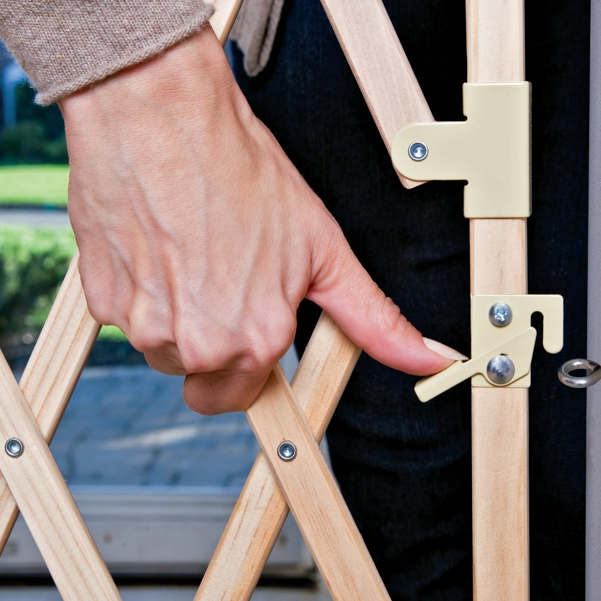Evenflo Expansion Walk-Thru Baby Gate | Evenflo® Official Site ...